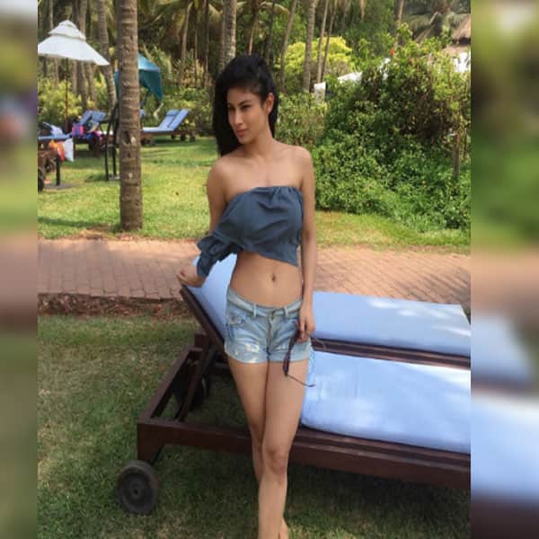 Inderjeet Singh Bollywood The Super Hot Mouni Roy Will Set Your Heart