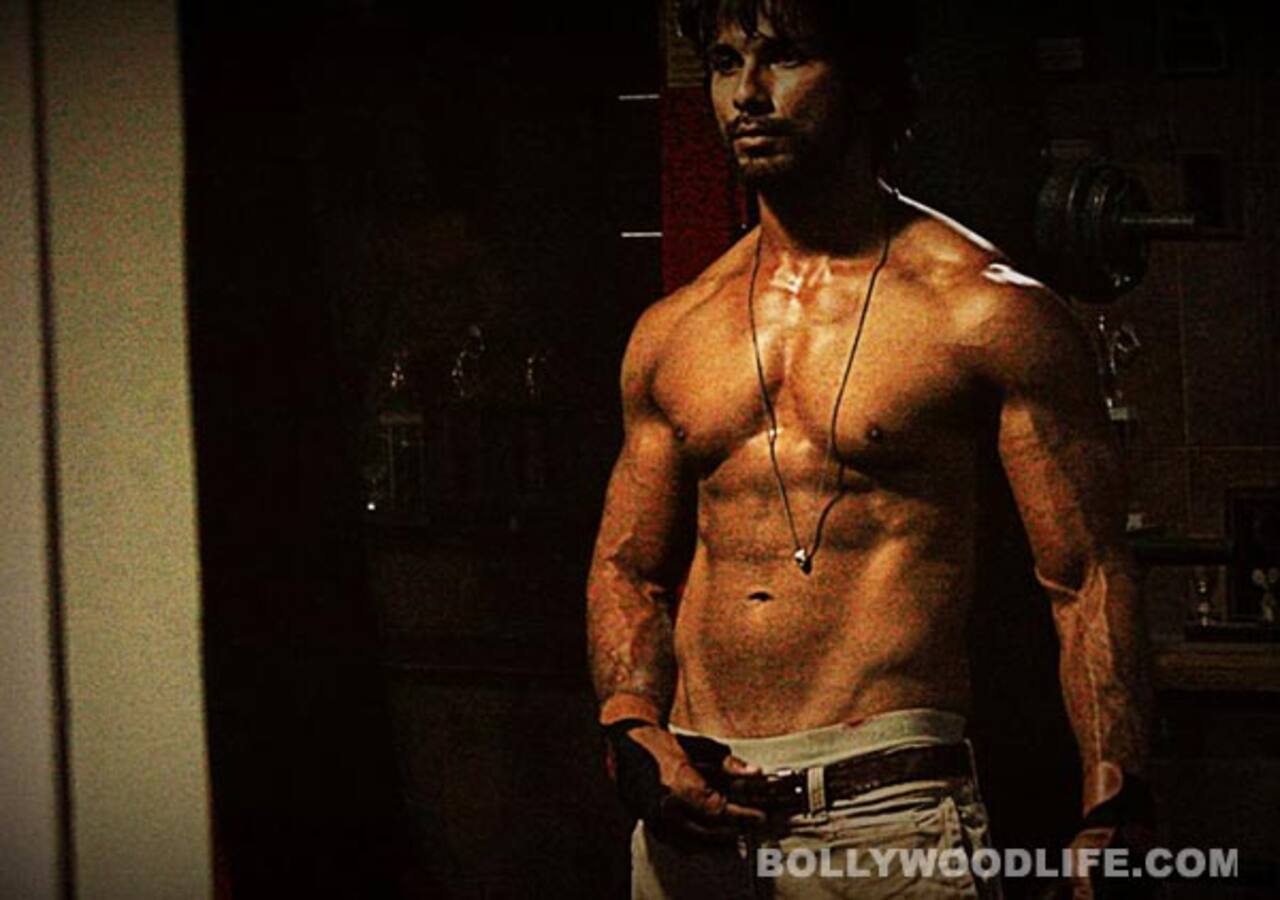 Shahid Kapoor flaunts a chiseled bod in Rambo Rajkumar - Bollywood News ...