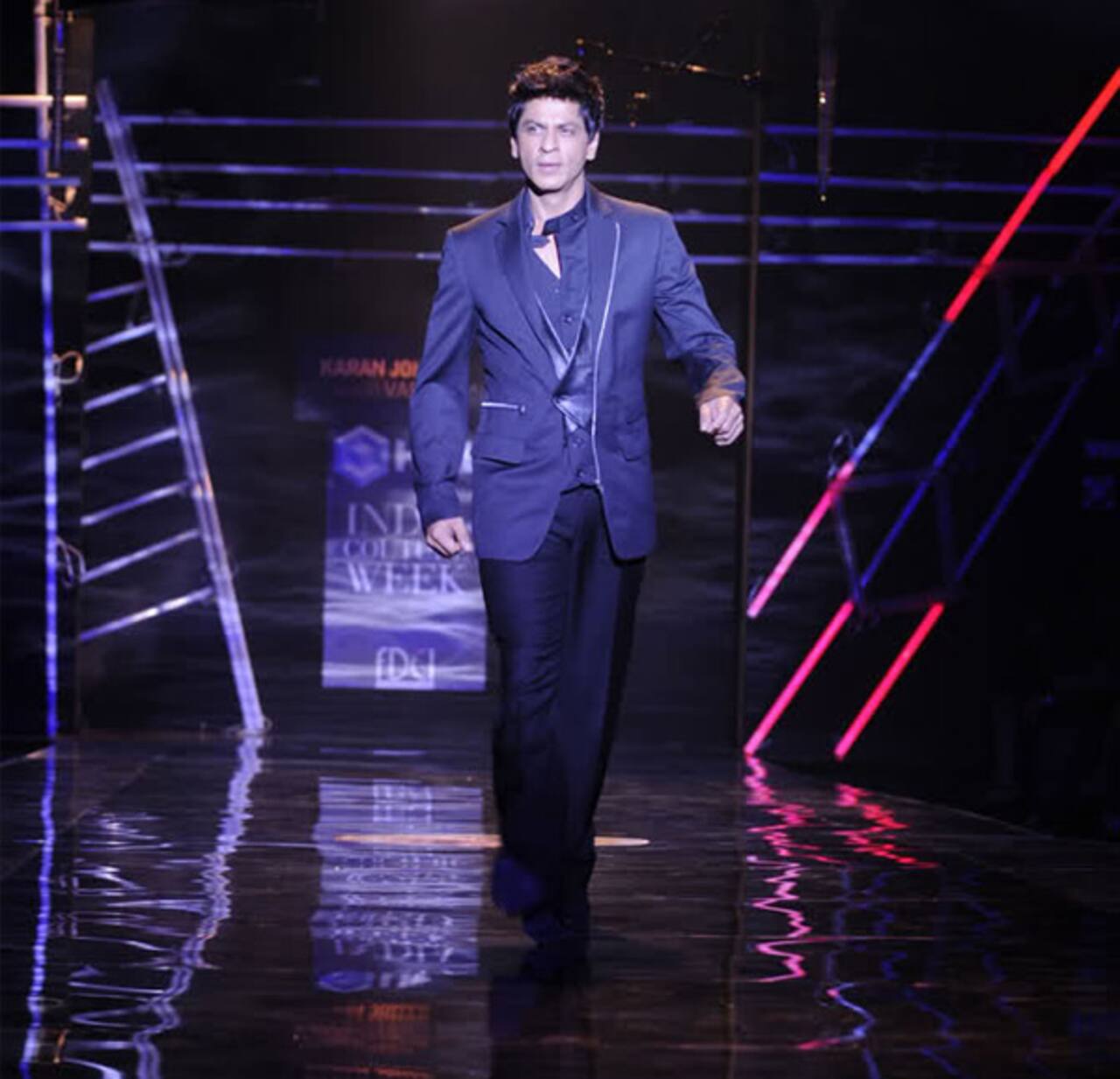 Shahrukh Khan to walk the ramp with Yash Raj heroines - Bollywood News ...