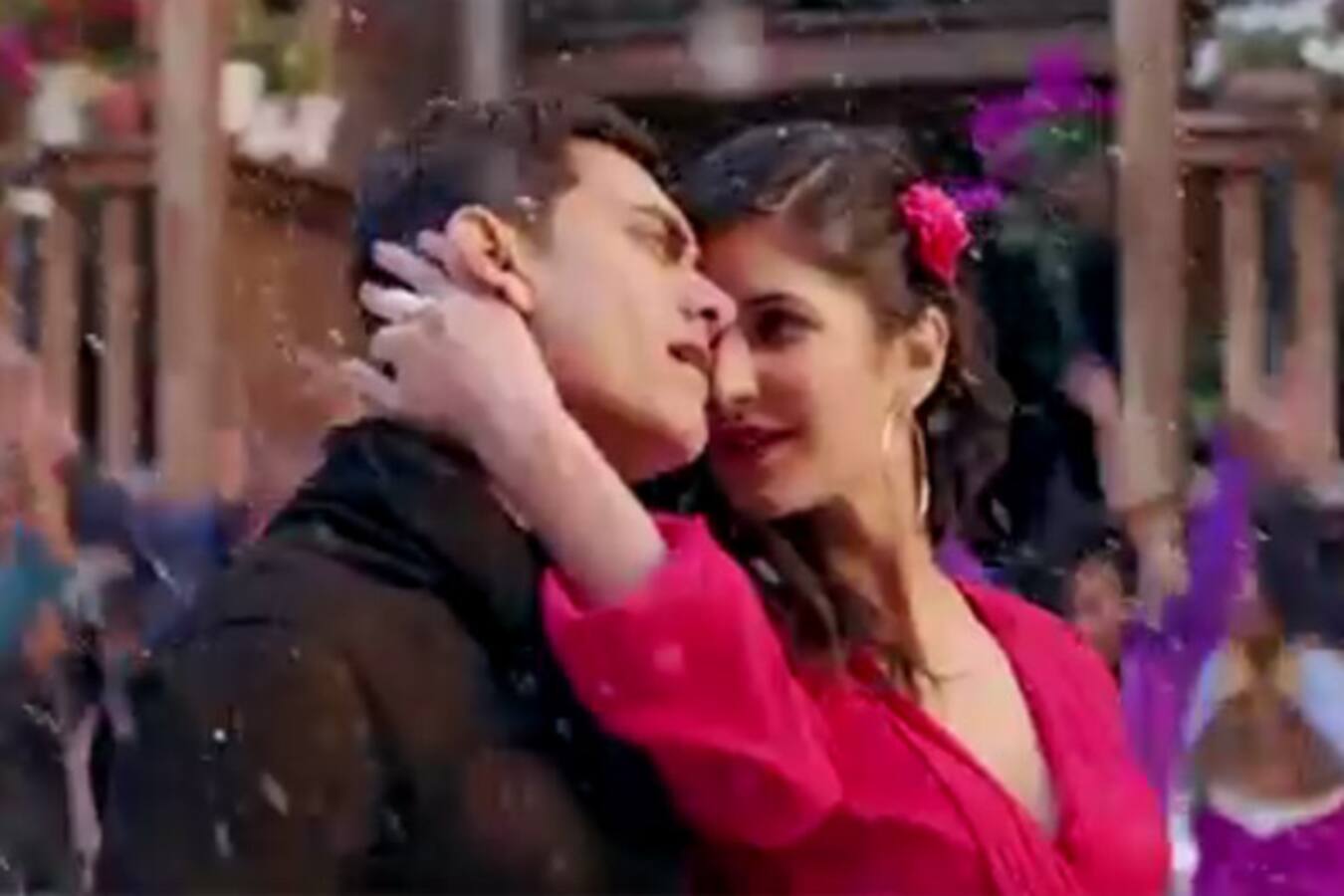 Dhoom:3 song Tu hi junoon: Aamir Khan tries hard to look tall! - Bollywood News & Gossip, Movie ...