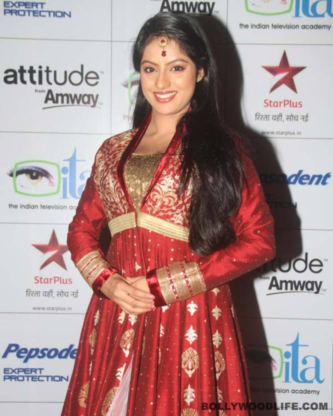 Diya aur Baati Hum’s Sandhya aka Deepika Singh’s wedding card pictures released! - Bollywood ...