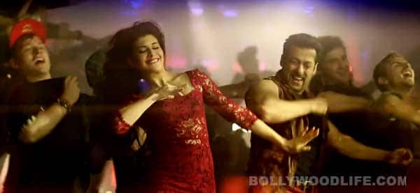 Salman Khan fans go crazy while watching Kick at Chandan Cinema - Watch ...