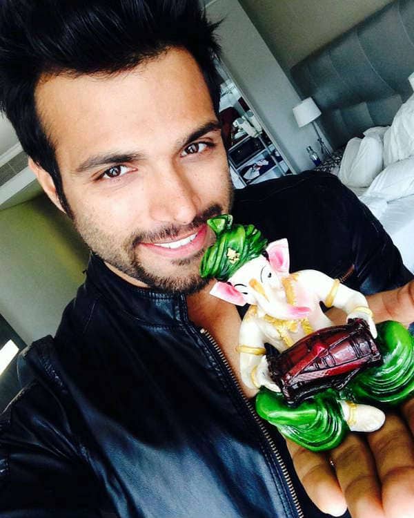 Rithvik Dhanjani celebrates Ganeshotsav on the sets of Dare 2 Dance in ...