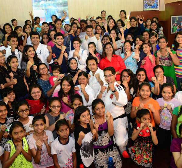 Akshay Kumar initiates free self defense classes for women - Bollywood ...
