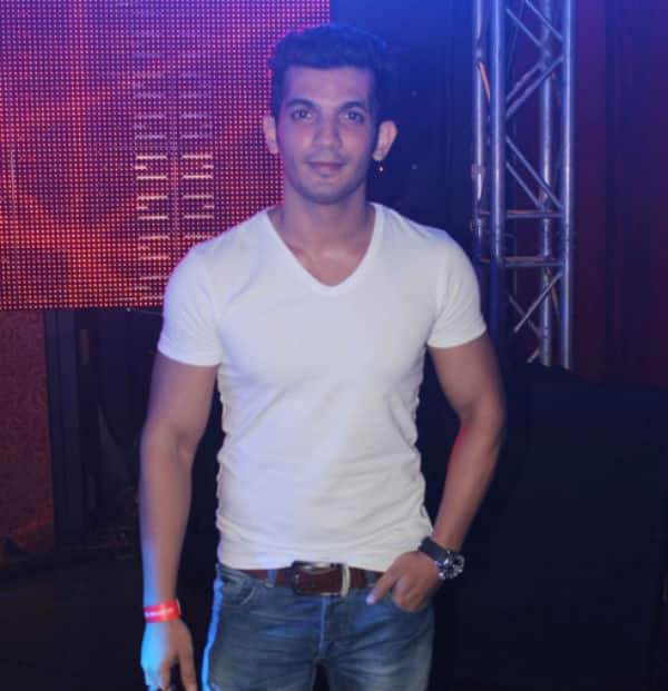 Meri Aashiqui Tum Se Hi: Arjun Bijlani to romance Radhika Madan aka ...