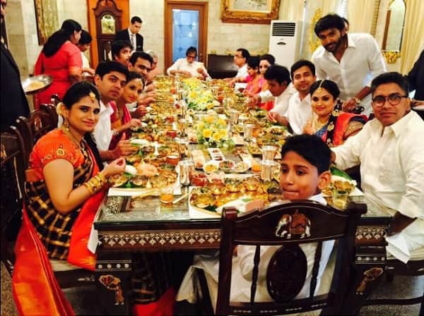 Here is why this picture of Amitabh Bachchan having dinner in gold ...