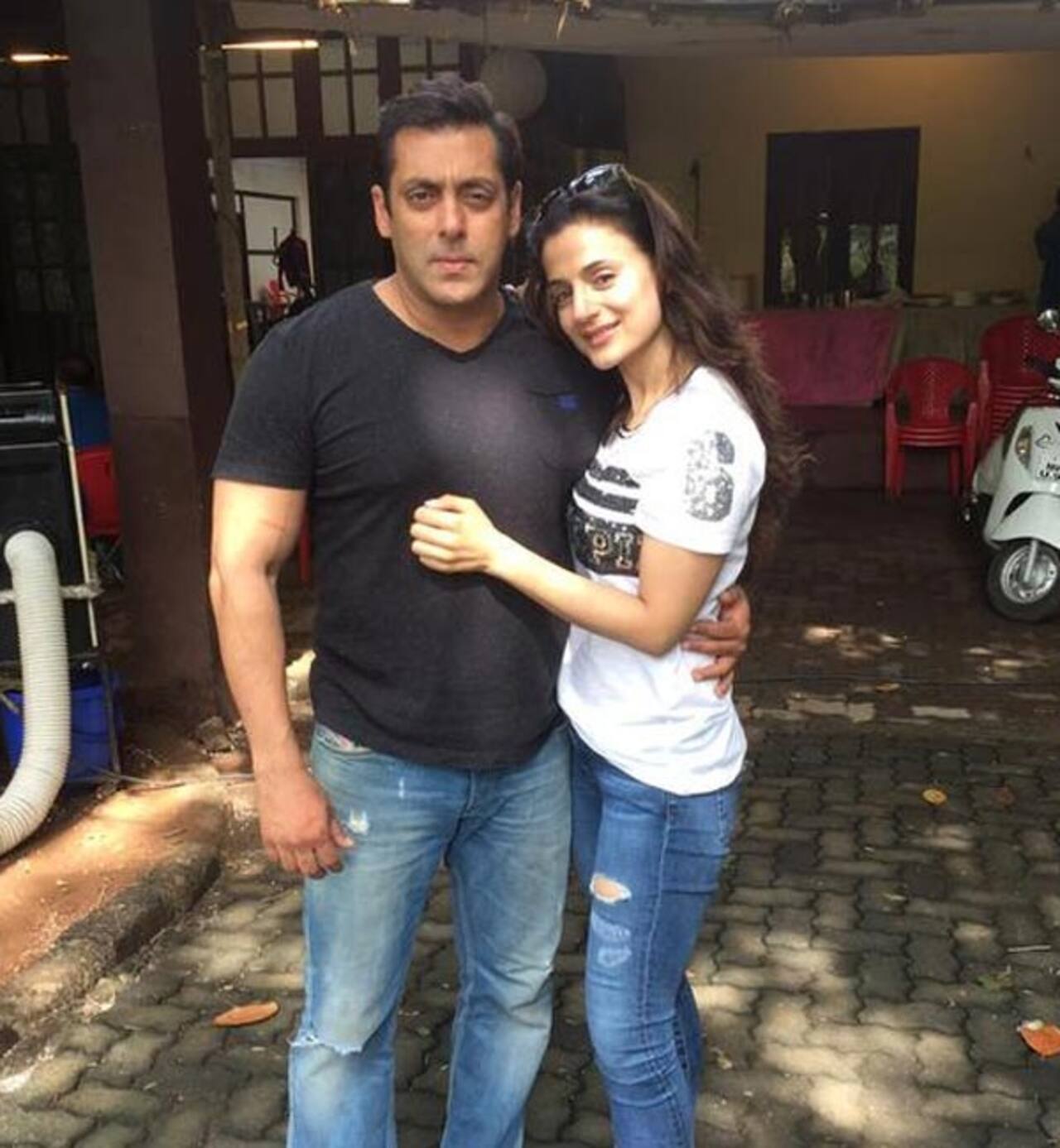 What is Ameesha Patel doing with Salman Khan? View pic - Bollywood News ...