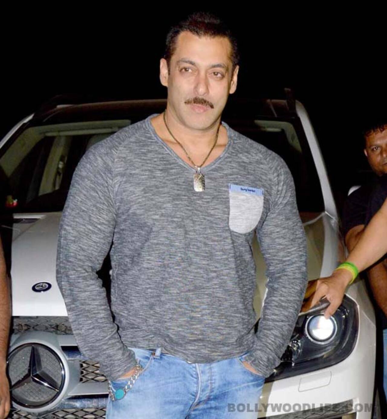 Birthday boy Salman Khan tweets love to his fans with a return gift ...