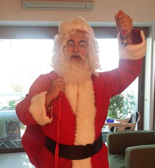 Aamir Khan celebrates Christmas by playing Santa Claus for son Azad and ...