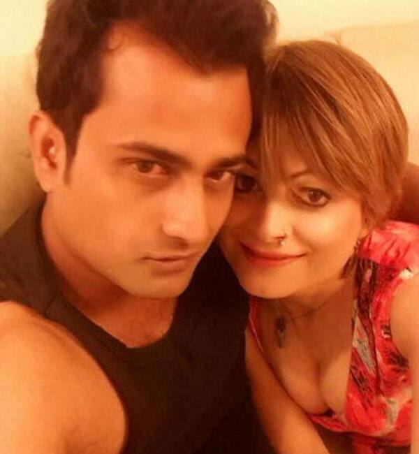 बॉबी डार्लिंग ने अपने से छोटे 15 साल के रमणीक शर्मा से रचाई शादी ...