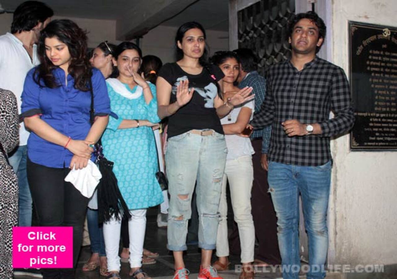 Pratyusha Banerjee In Bra