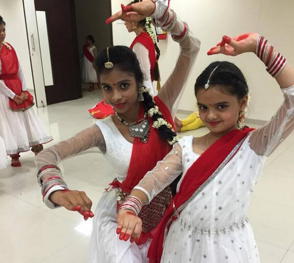 Ruhanika Dhawan masters first level of Kathak! - Bollywood News ...