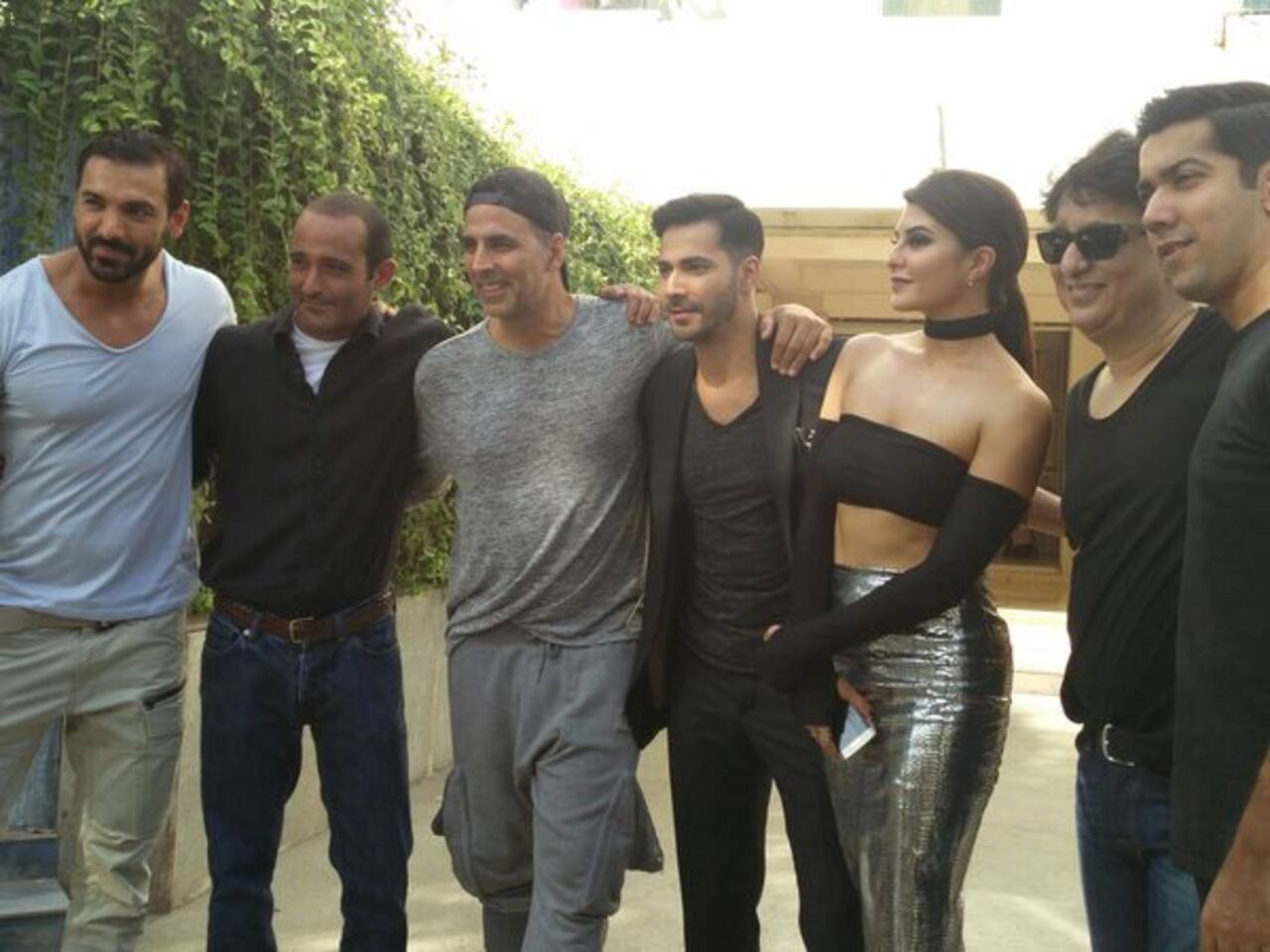 Akshay Kumar makes Dishoom trailer even more special! - Bollywood News ...