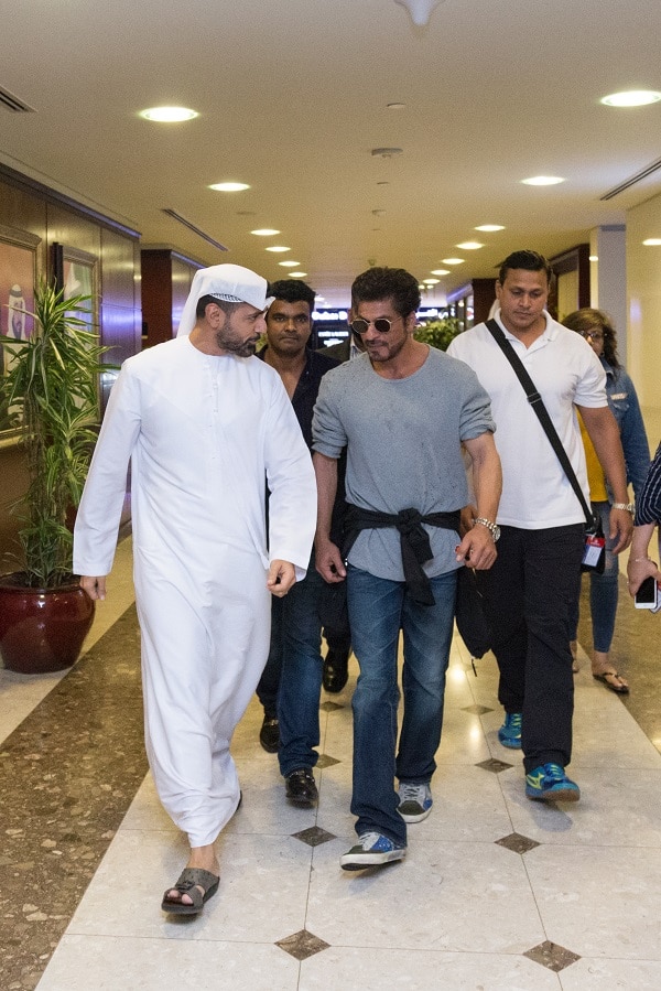Shah Rukh Khan reaches Dubai to shoot for a special promotional video ...