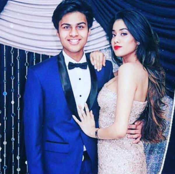 5 pics of Jhanvi Kapoor looking MADLY in love with her boyfriend ...