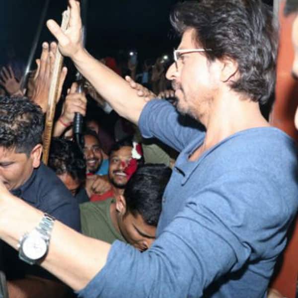 Raees By Rail: Shah Rukh Khan's Mumbai to Delhi promotional train ...