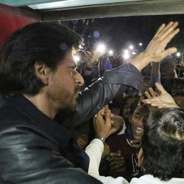 Raees By Rail: Shah Rukh Khan's Mumbai to Delhi promotional train ...