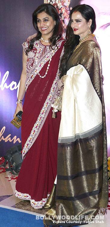 Rekha bestows Shah Rukh Khan with his fourth Yash Chopra Memorial Award ...