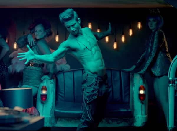Sushant Singh Rajput's INSANE abs are a major distraction in Raabta ...