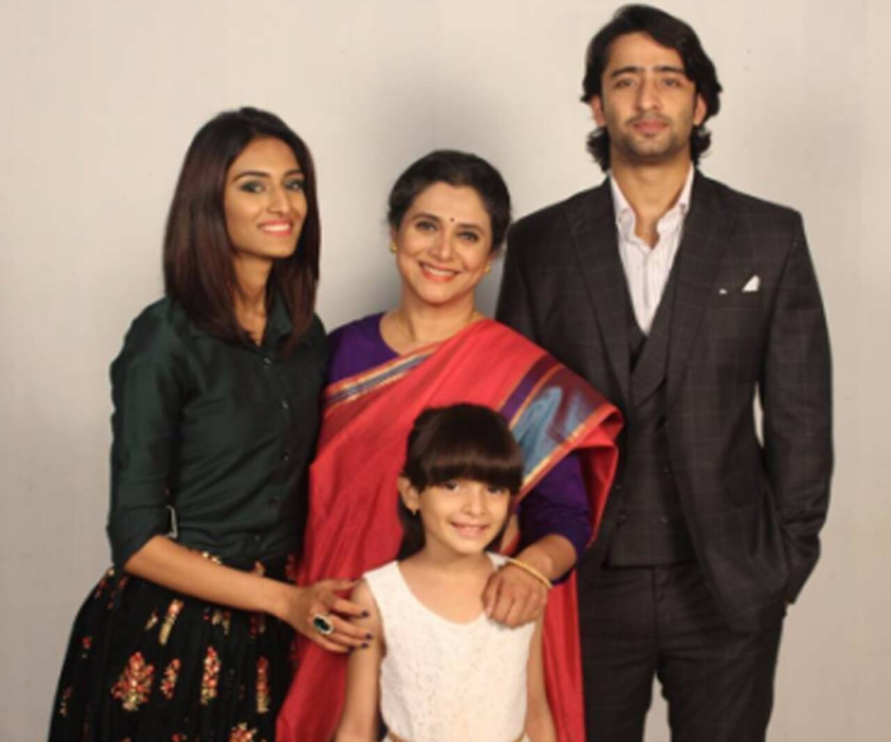 These photoshoot pictures of the Dixit family after Dev and Sona's ...