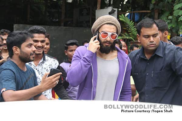 [Photos] Dummies guide on how NOT to ask for a selfie with Ranveer ...