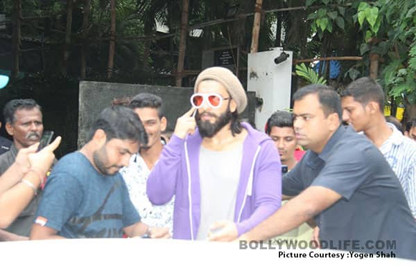 [Photos] Dummies guide on how NOT to ask for a selfie with Ranveer ...