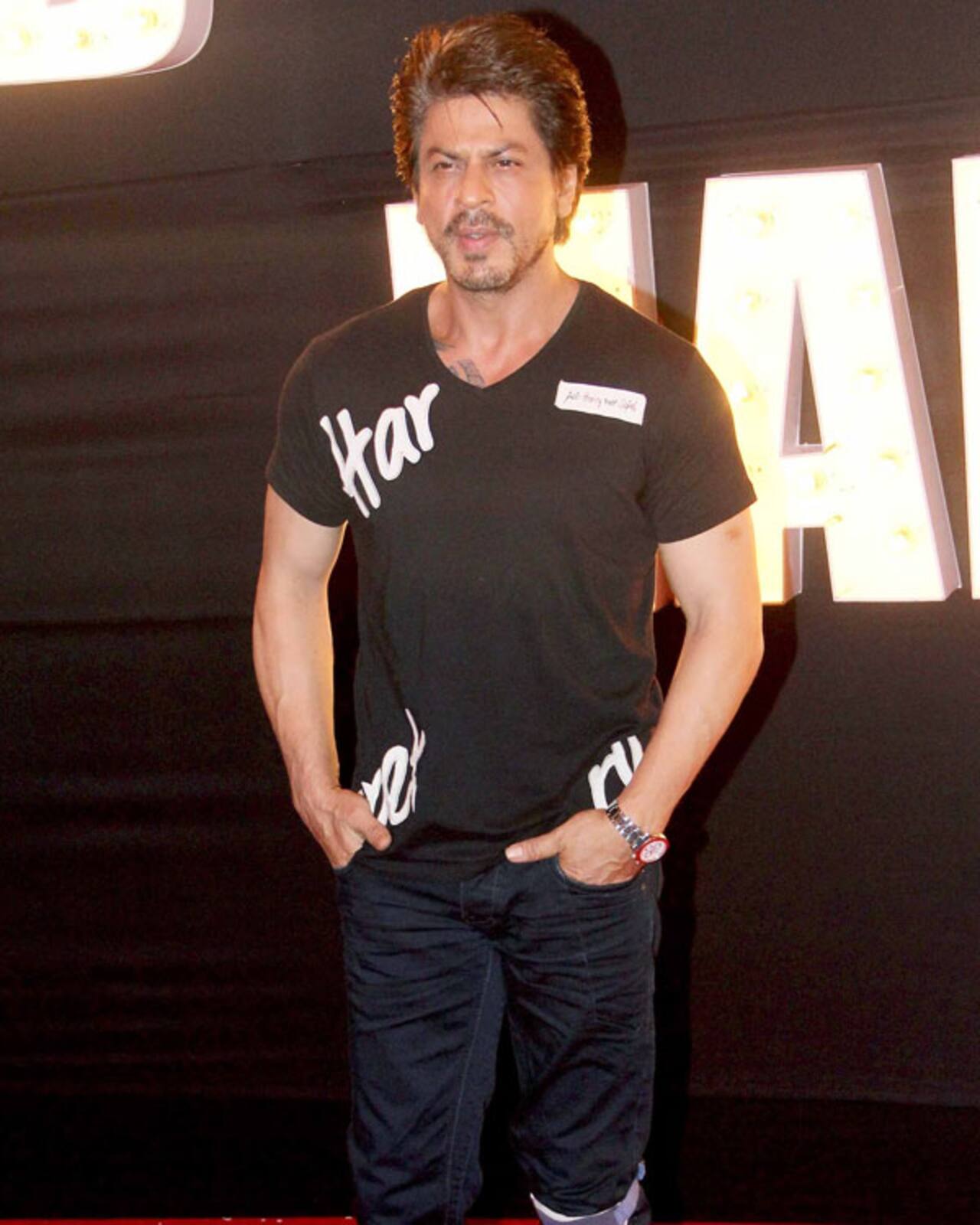 When Shah Rukh Khan left a fan CRYING - watch video - Bollywood News ...