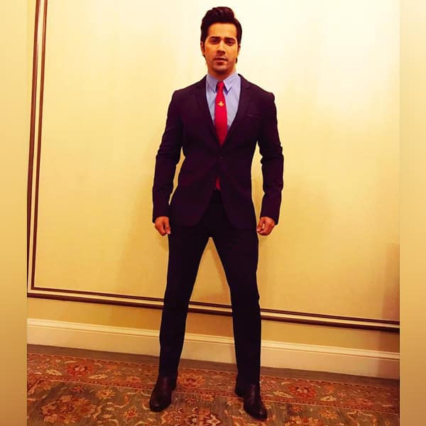 Whoa! Varun Dhawan is at IIFA Rocks 2017 green carpet and killing it ...