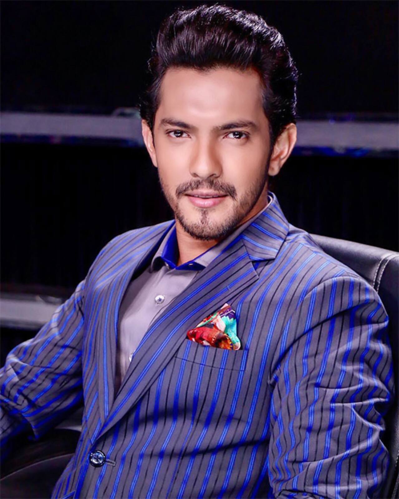 Sa Re Ga Ma Pa L'il Champs 2017 host Aditya Narayan MISBEHAVES with ...
