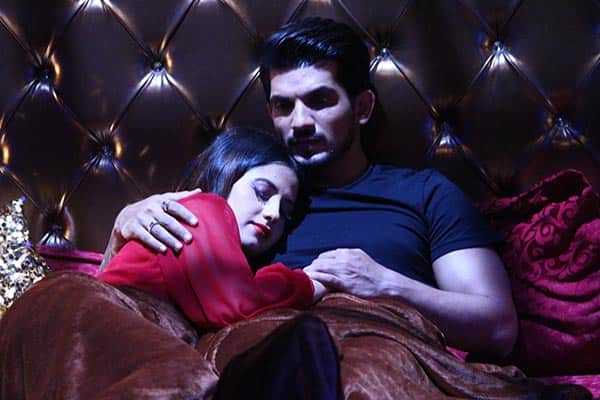 Arjun Bijlani and Alisha Panwar take romance to another level in Ishq ...