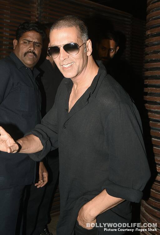 Akshay Kumar and Mouni Roy have a blast together as they wrap up Gold ...