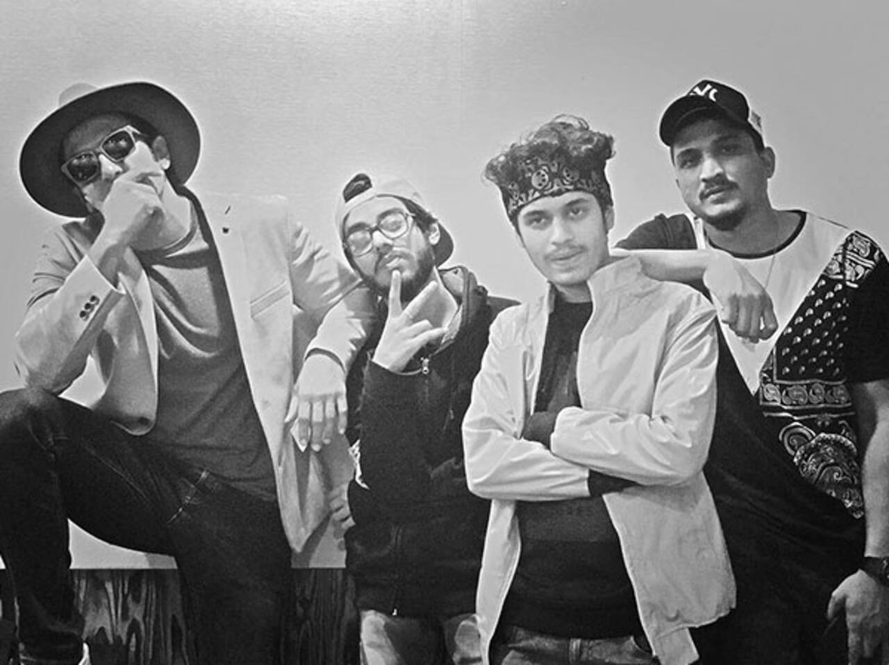 Ranveer Singh chills with Mumbai's rappers while prepping for Gully Boy ...