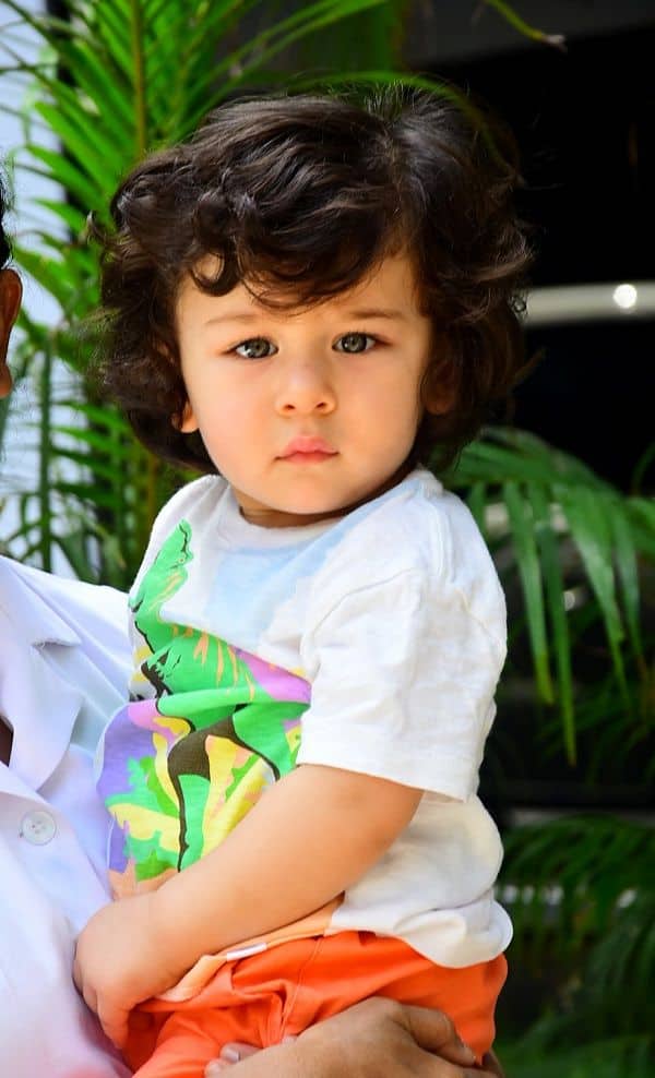 [View HQ pics] Taimur Ali Khan has eyes only for the media - Bollywood ...
