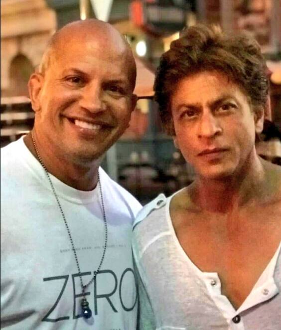 It's a wrap! Shah Rukh Khan celebrates with Team Zero on the streets of ...