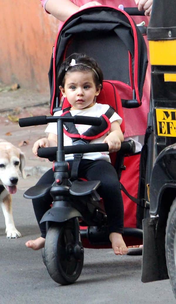 [HQ Pics] Stroll time! We love the many adorable expressions of baby ...