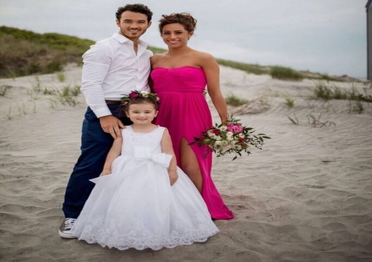 danielle jonas sister