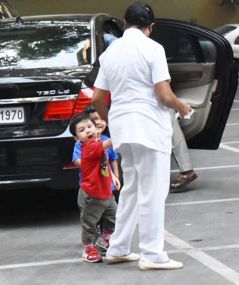 [HQ Pics] Taimur keeps the paparazzi entertained with a tongue-out ...