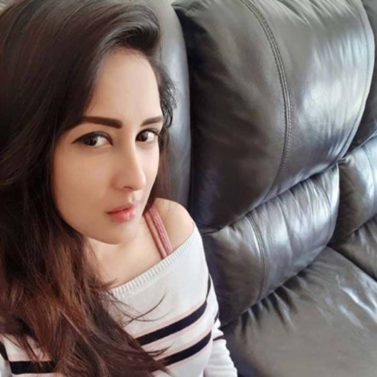 Check out here 12 bold and beautiful pictures of Bade Achhe Lagte Hain ...