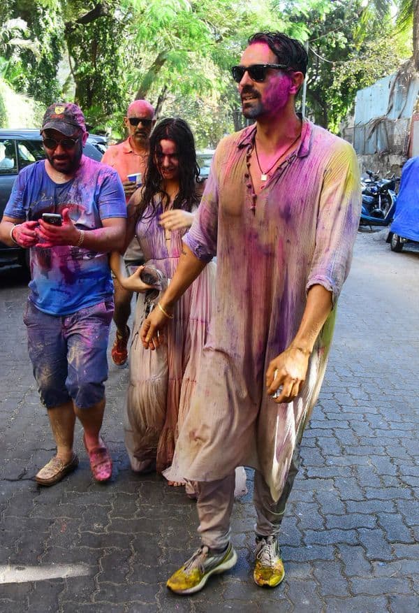 Arjun Rampal and Gabriella Demetriades celebrate their FIRST Holi ...