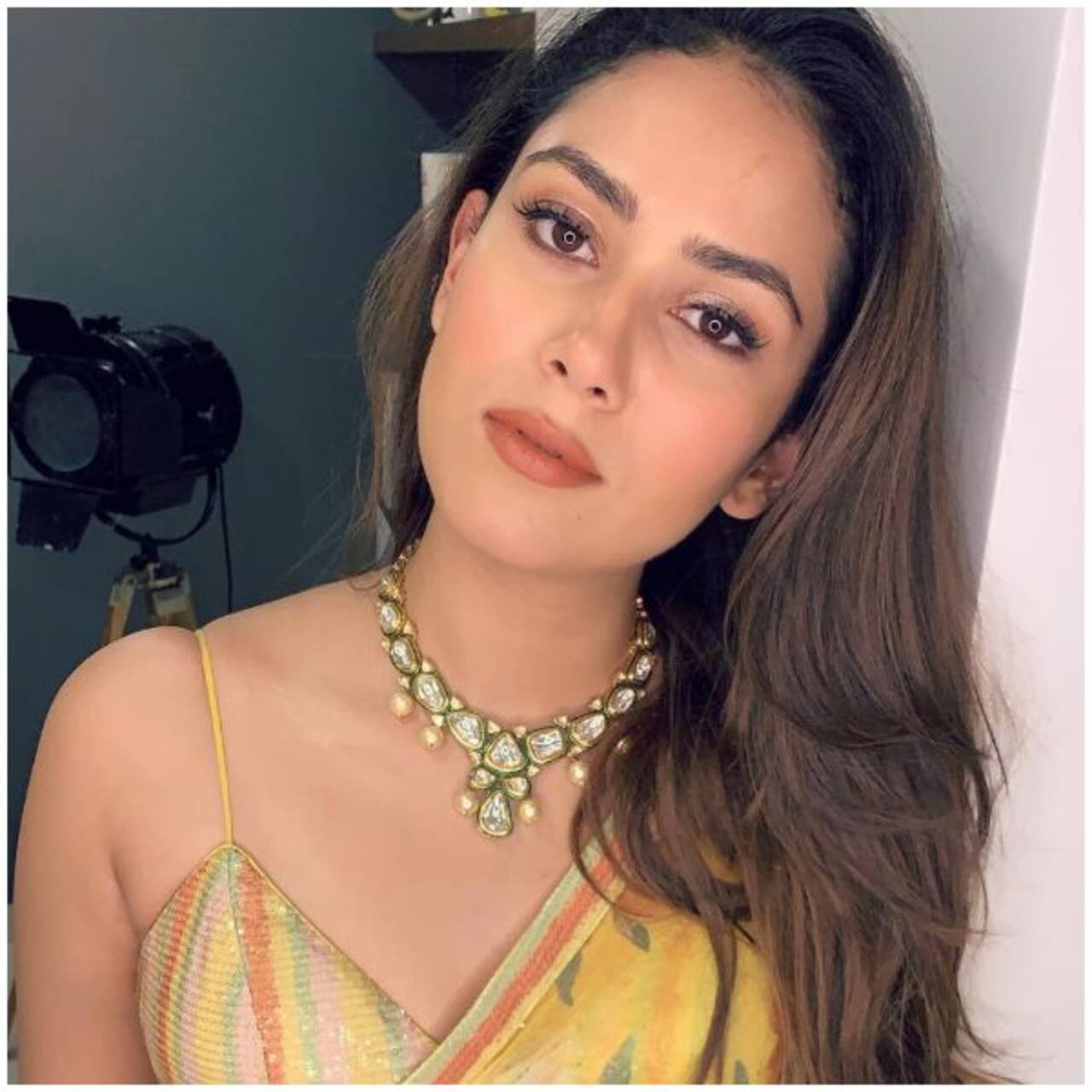 Mira Rajput puts the 'sun' in our day with a sunshine yellow saree and ...