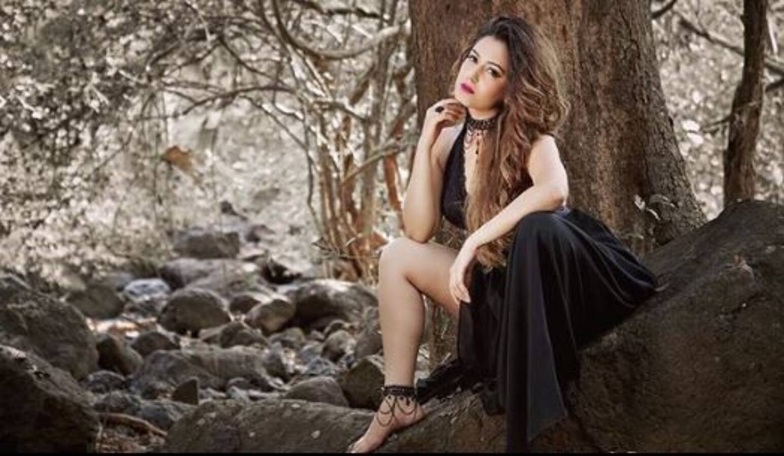 Insta-stalker alert! From hot to cute, Srishty Rode can rock any look ...
