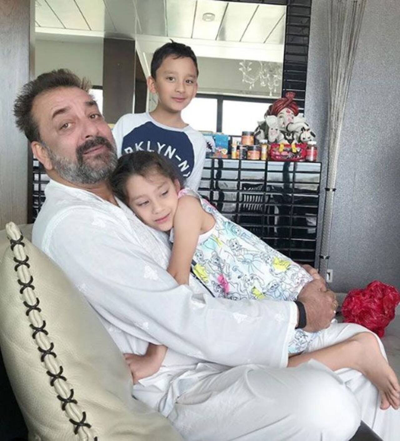 Sanjay Dutt's son Shahraan dutt is exactly like him, view photos ...