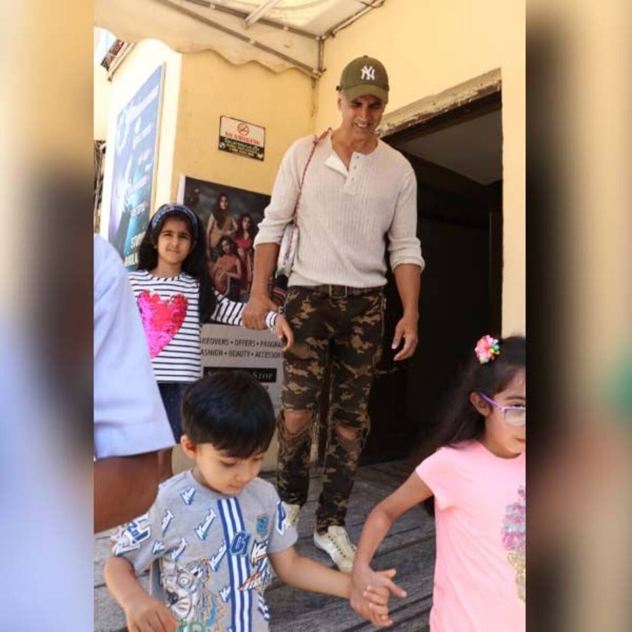 Laxmmi Bomb actor Akshay Kumar spotted with Daughter Nitara Bhatia at ...