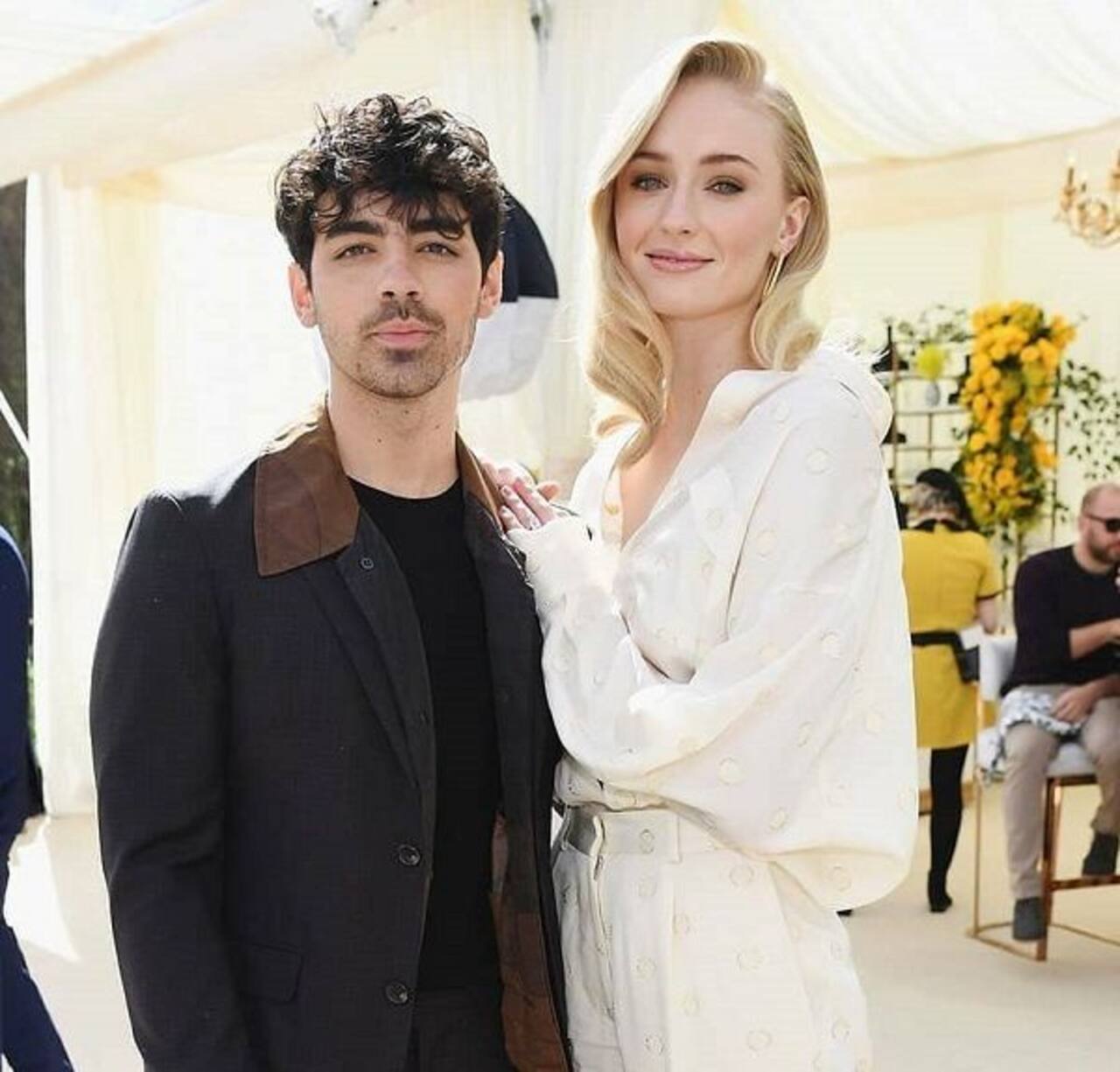 Sophie Turner and Joe Jonas get married in a surprise wedding ceremony in Las Vegas! - watch ...