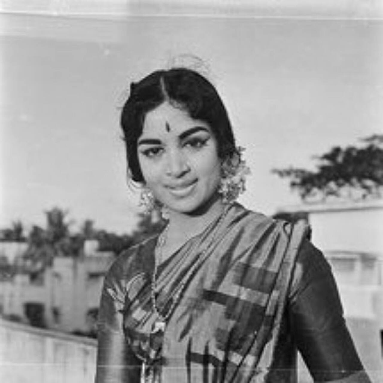 Vijaya Nirmala demise: Jr NTR, Rana Daggubati, Ram Charan and many ...