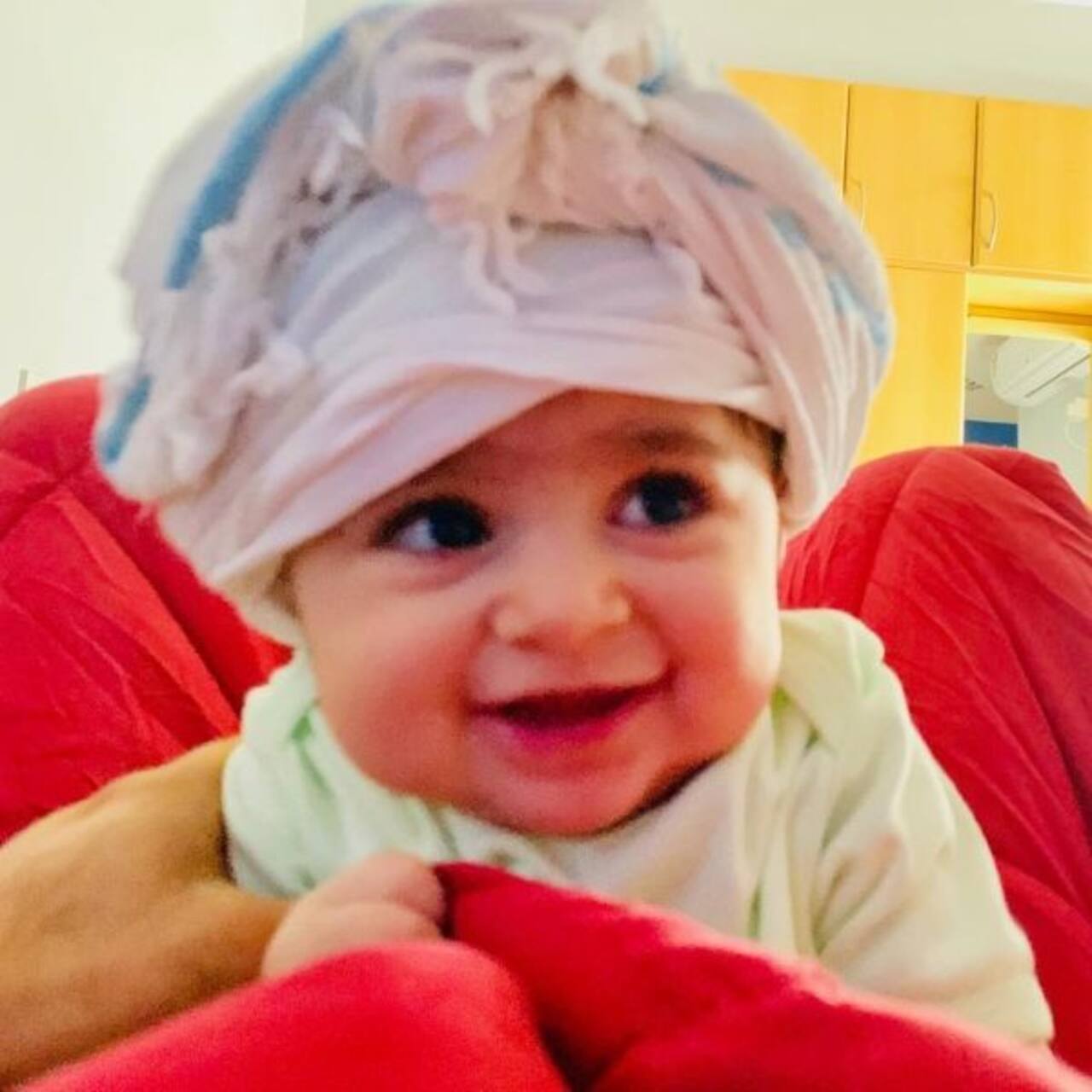 KGF actor Yash shares an adorable picture of daughter Ayra - Bollywood ...