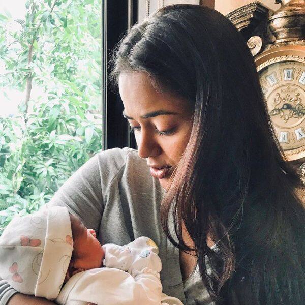 Sameera Reddy's touching message with first click of her baby girl with ...