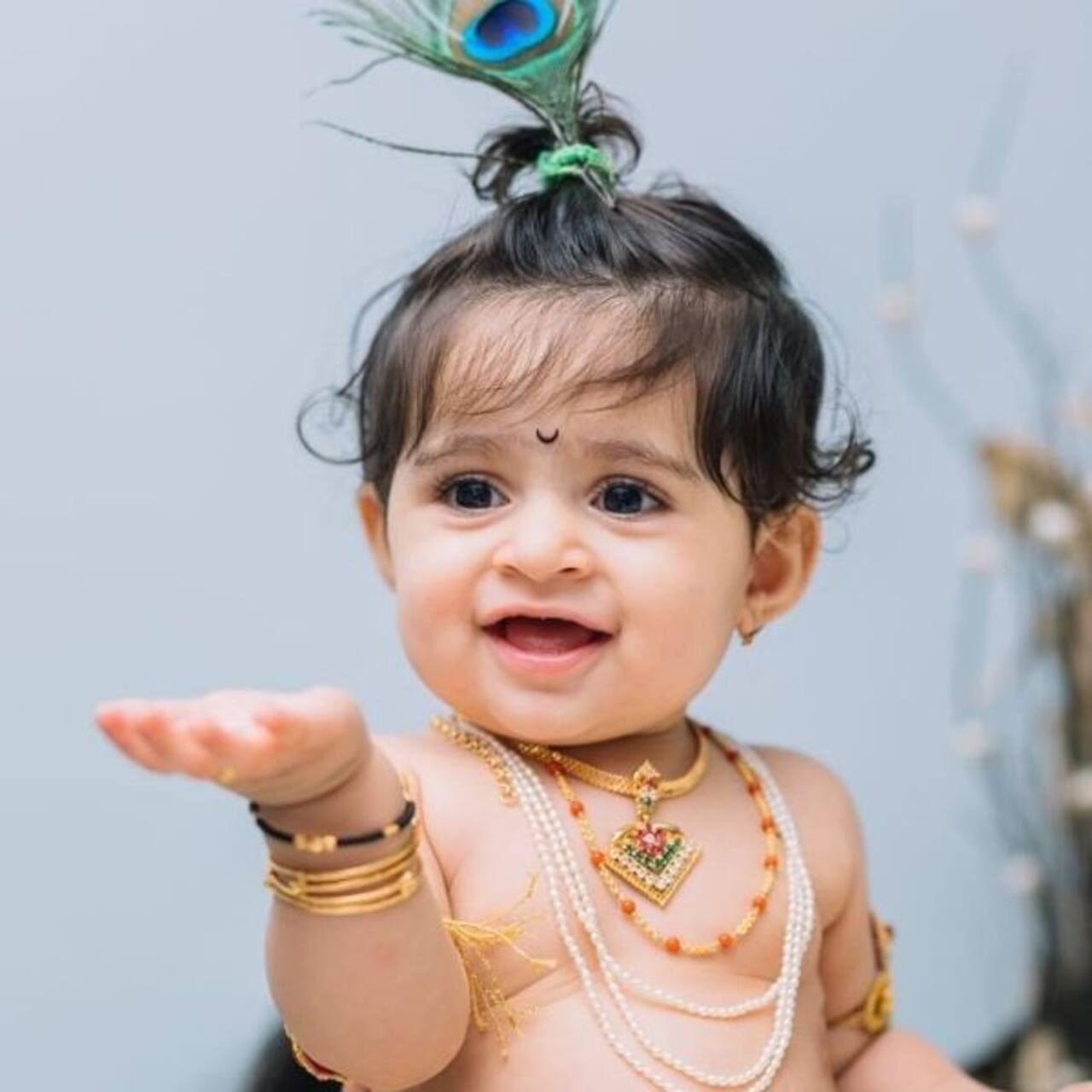 KGF star Yash's daughter Ayra turns little Krishna on Janmashtami and ...