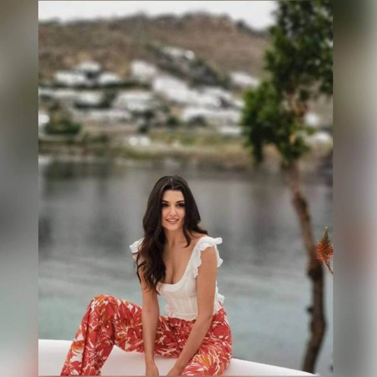 check out latest pictures of Aşk Laftan Anlamaz actress Hande Erçel ...
