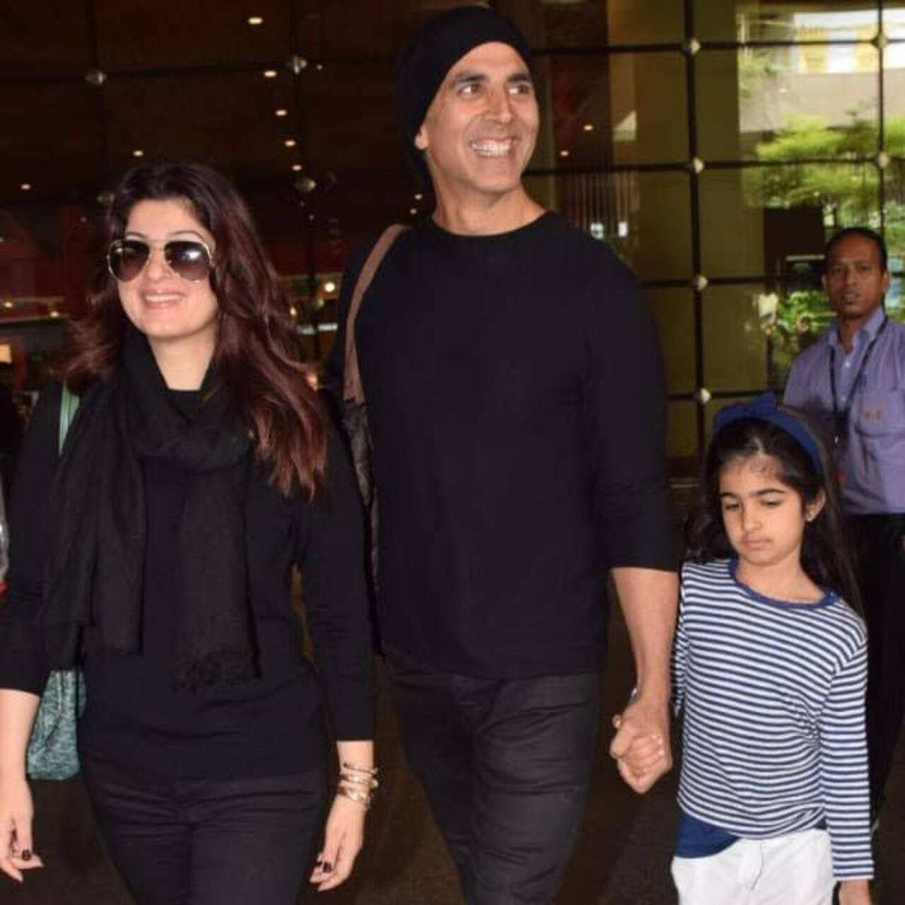 जन्मदिन मनाकर पत्नी Twinkle Khanna और बेटी Nitara Bhatia के साथ लौटे ...